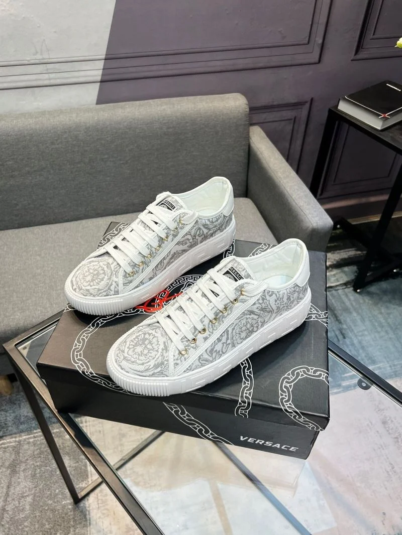 Accurate model Versace Low Shoes