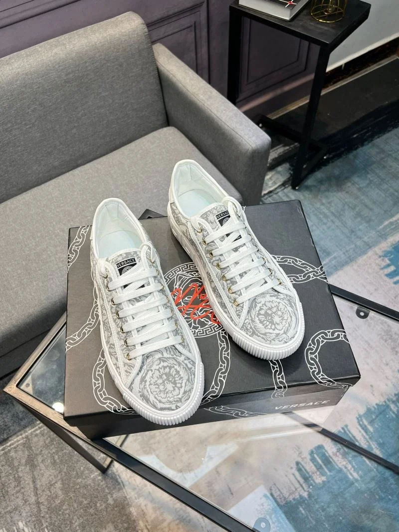 Accurate model Versace Low Shoes