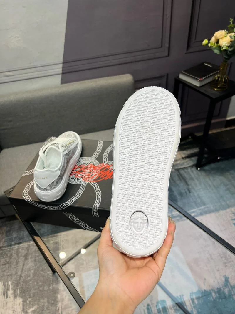 Accurate model Versace Low Shoes