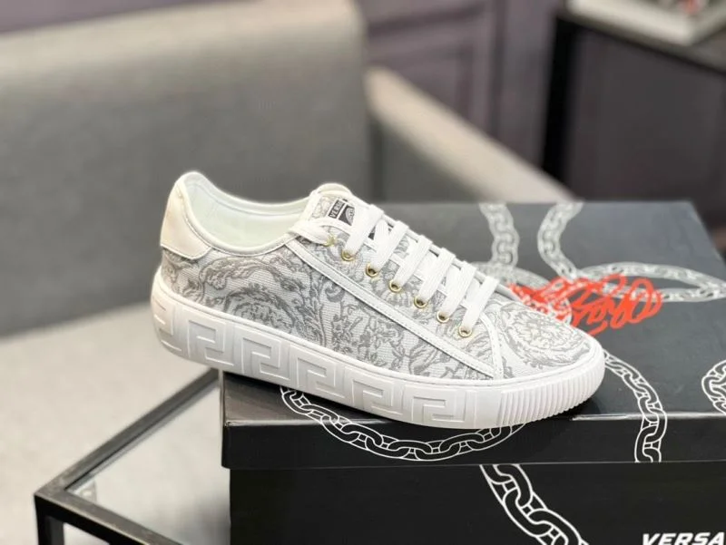 Accurate model Versace Low Shoes