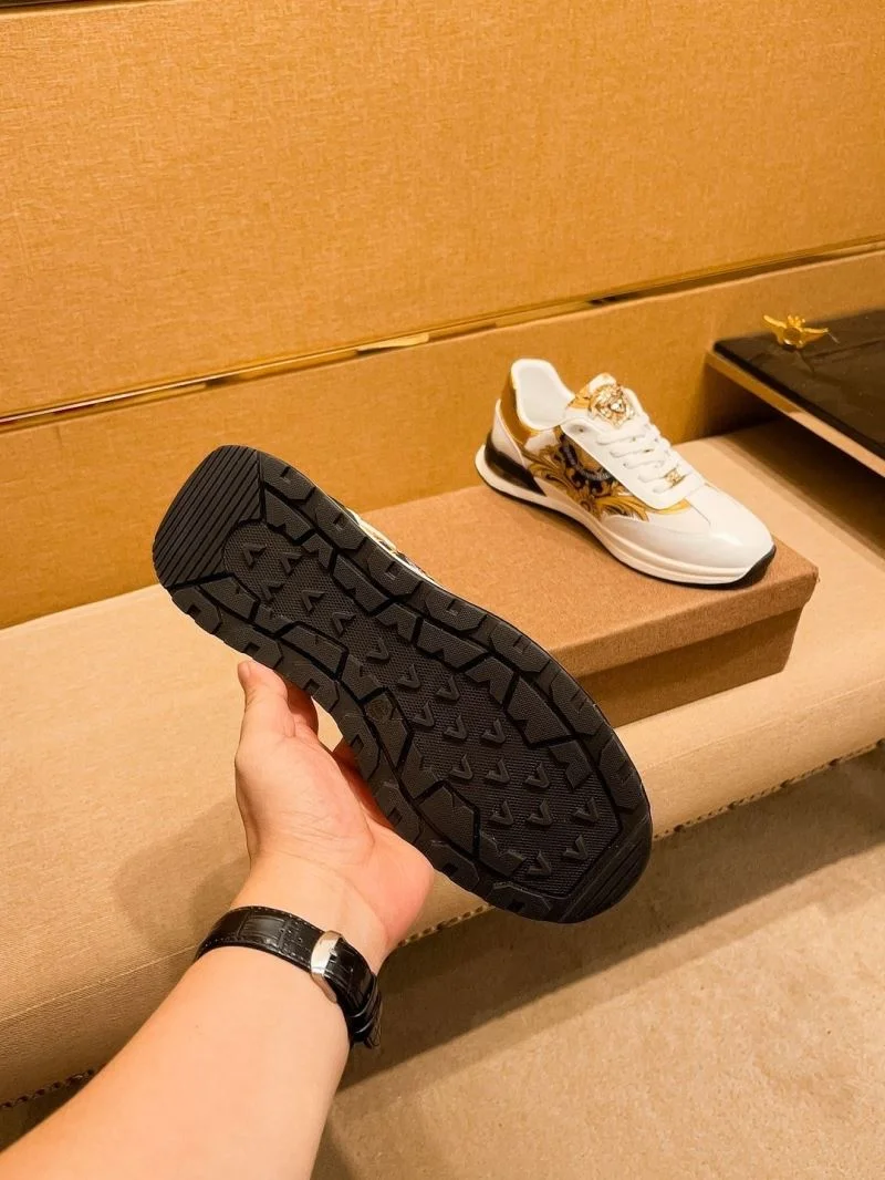 Precise copy Versace Low Shoes