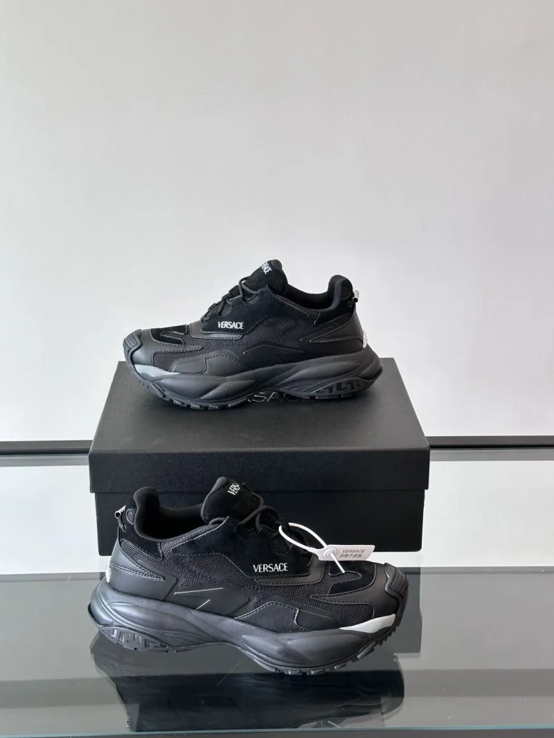 Precise copy Versace Low Shoes