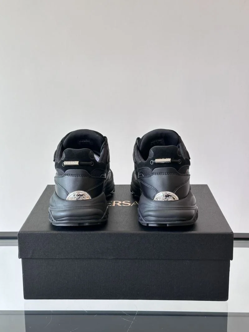 Precise copy Versace Low Shoes