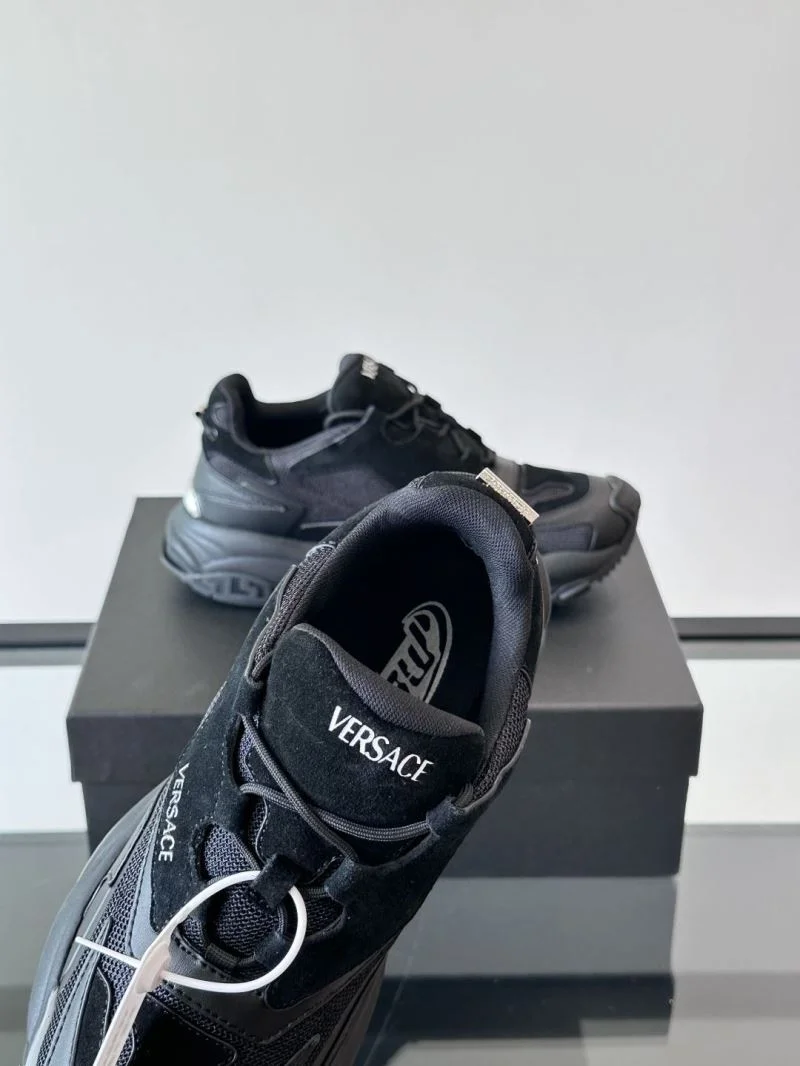 Precise copy Versace Low Shoes