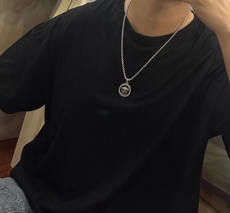 Low-cost Versace Necklaces