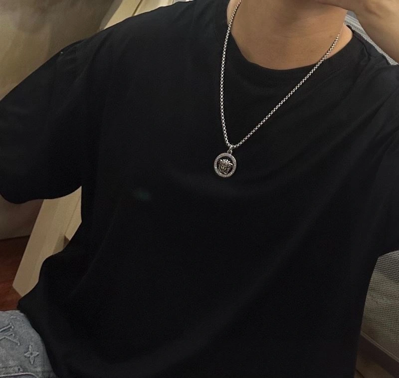 Low-cost Versace Necklaces