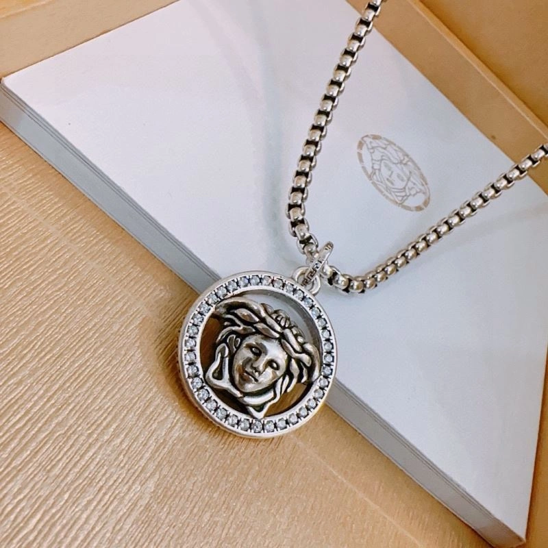 Low-cost Versace Necklaces