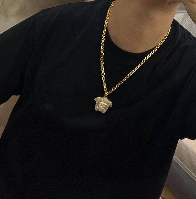 Low-cost Versace Necklaces