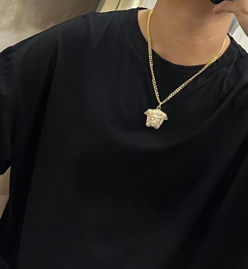 Top mirror Versace Necklaces