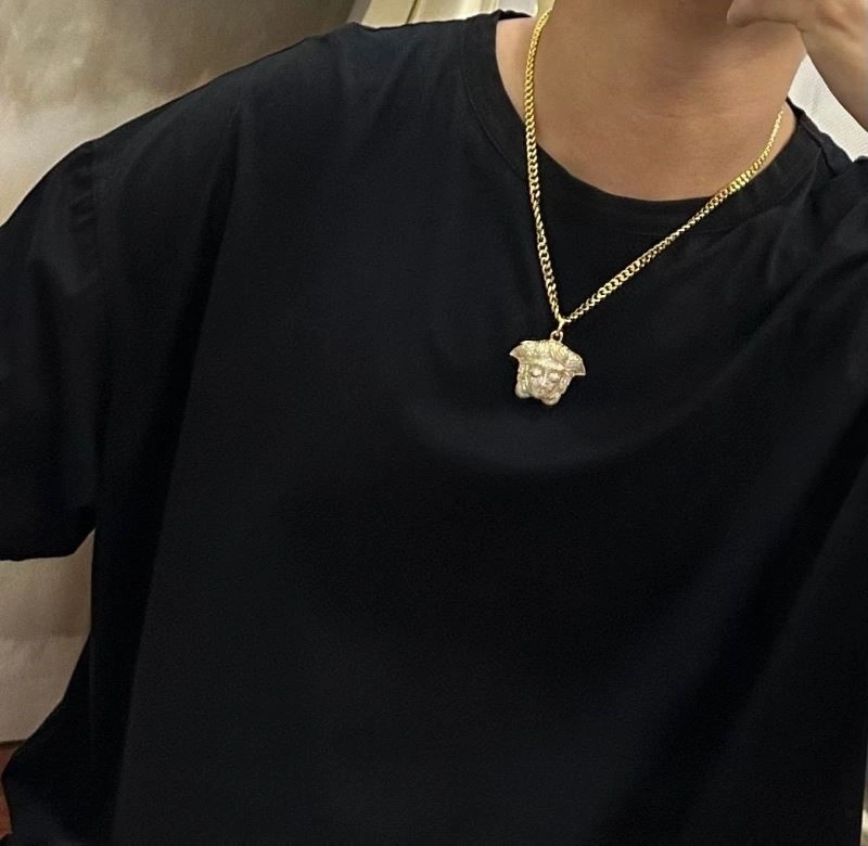 Top mirror Versace Necklaces