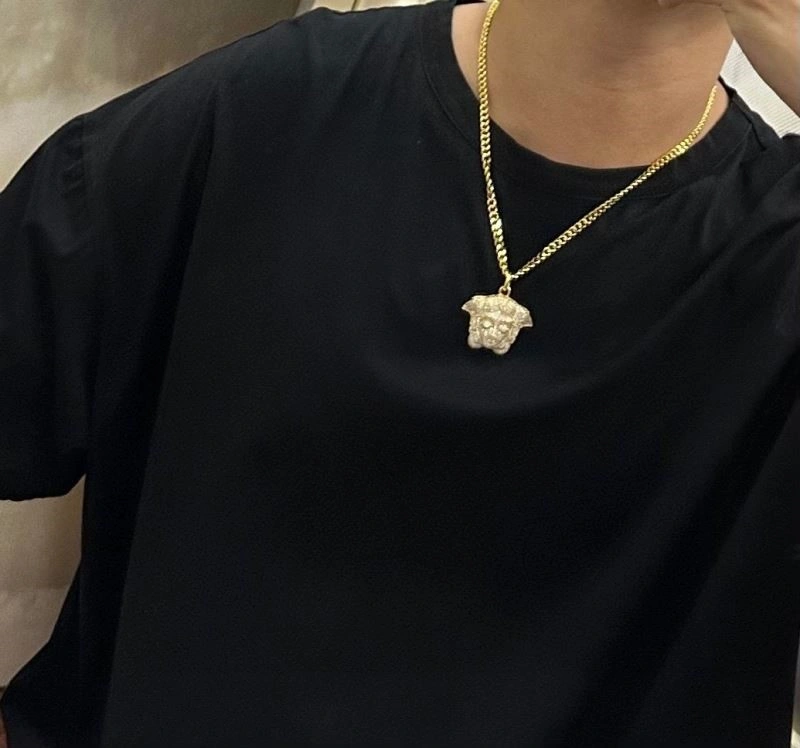 Top mirror Versace Necklaces