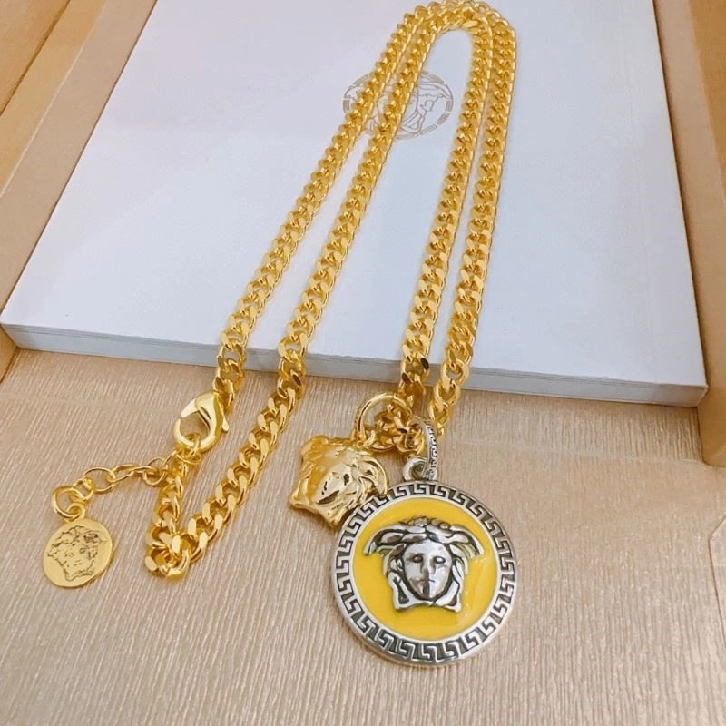 Top mirror Versace Necklaces