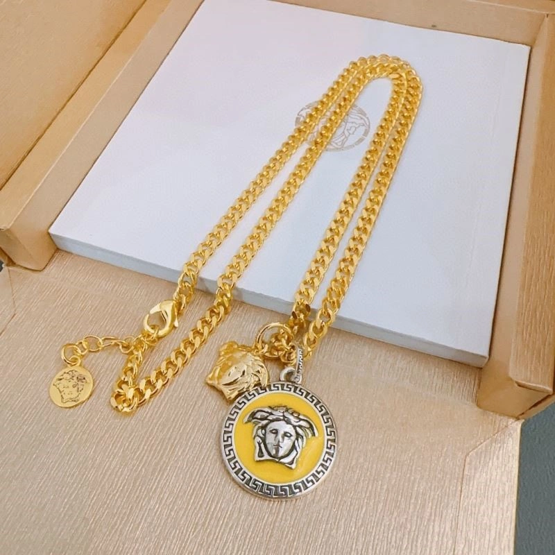 Top mirror Versace Necklaces