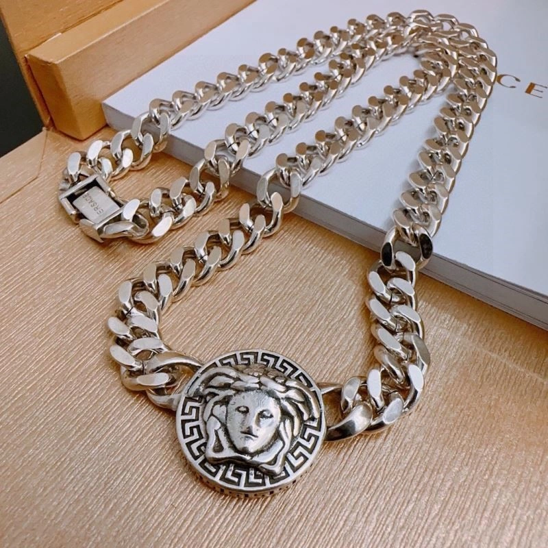 Top mirror Versace Necklaces