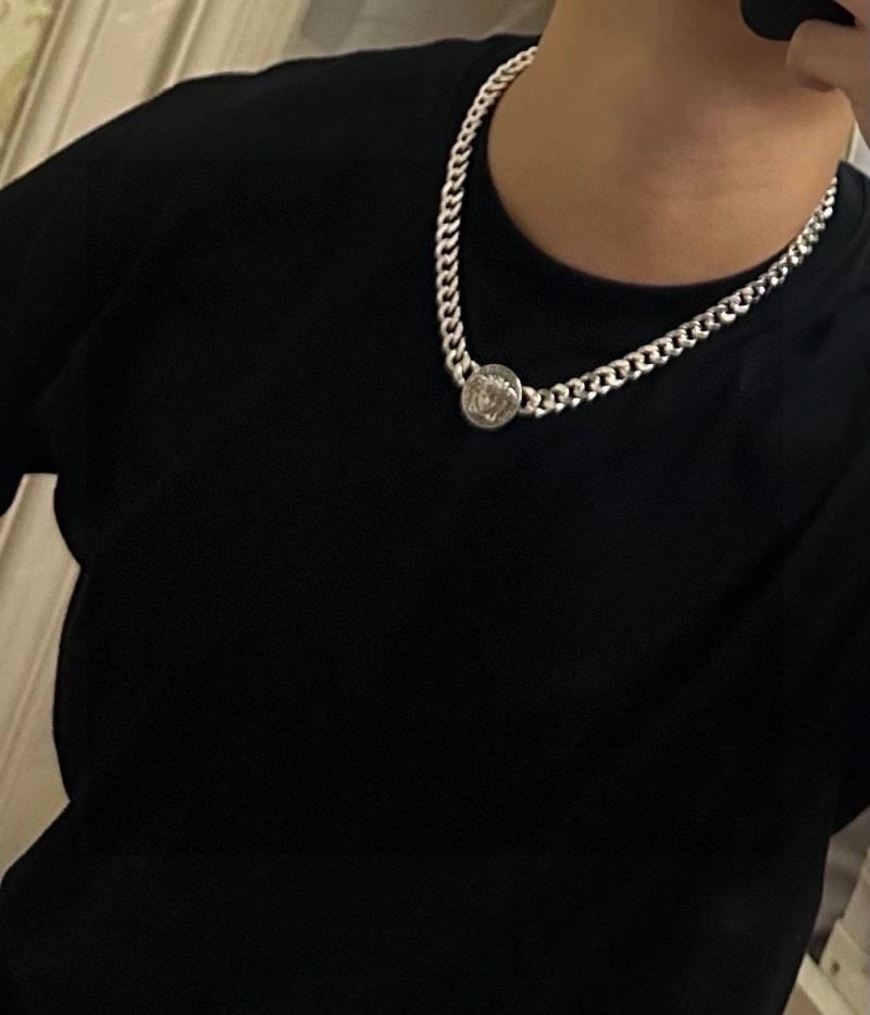 Top mirror Versace Necklaces