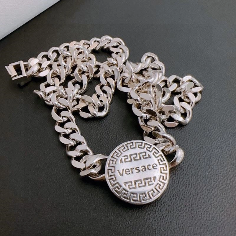 Top mirror Versace Necklaces