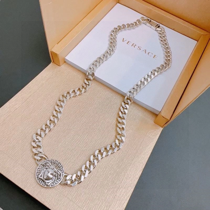 Top mirror Versace Necklaces