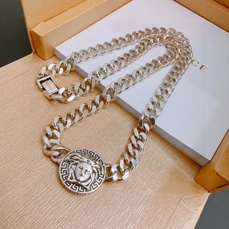 Top mirror Versace Necklaces