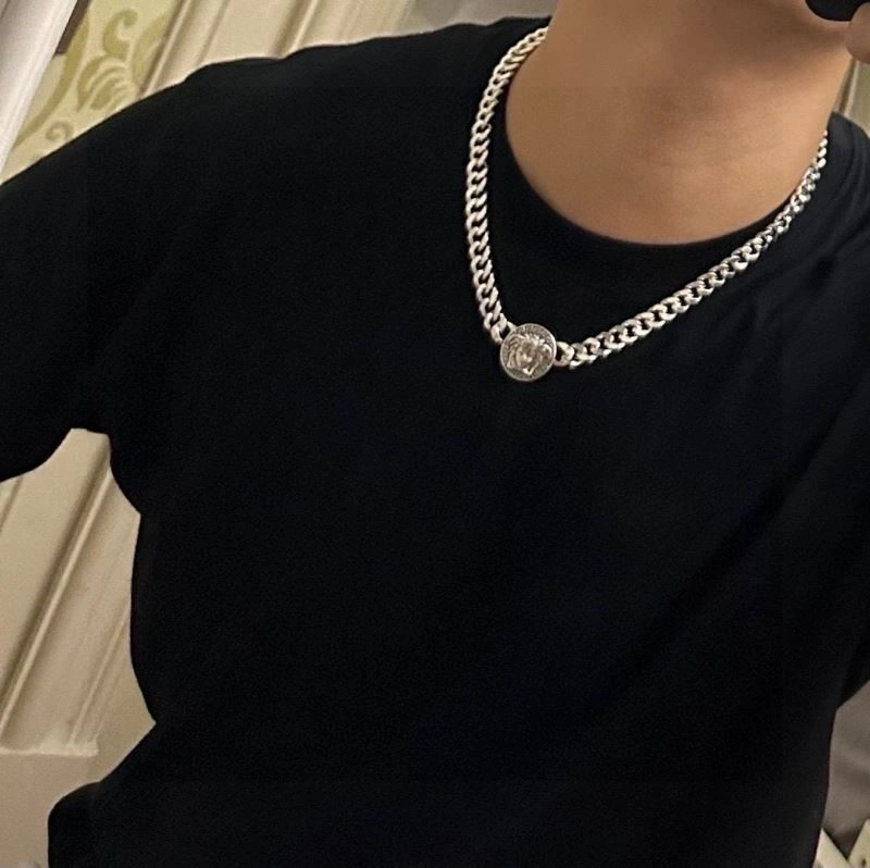 Top mirror Versace Necklaces