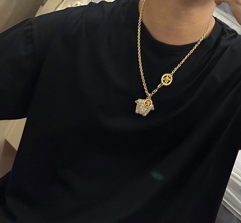 Precise copy Versace Necklaces