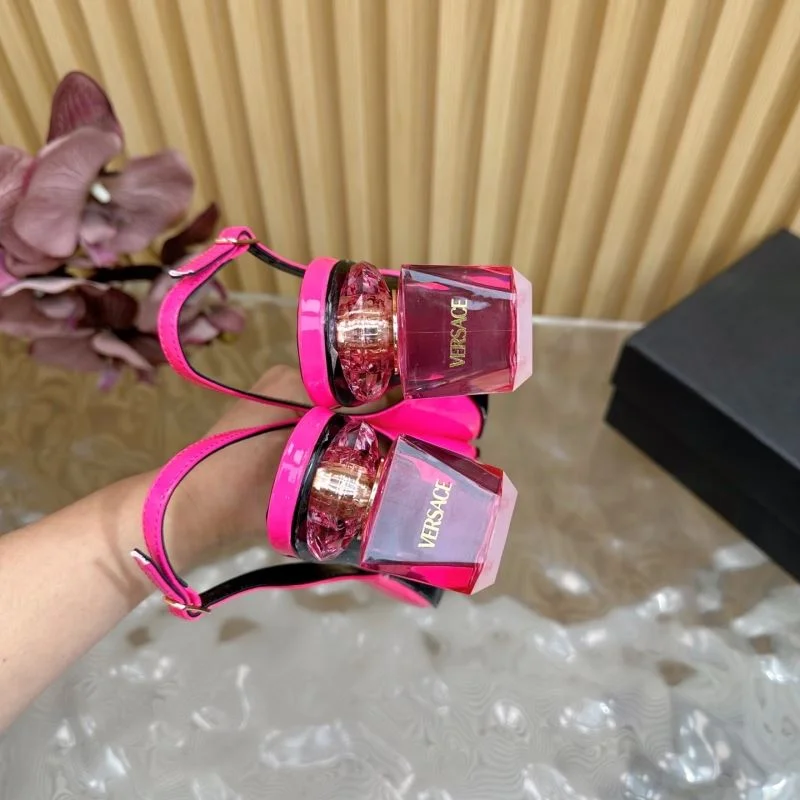 Top mirror Versace Sandals