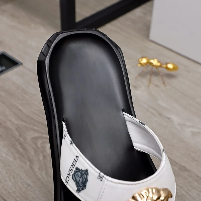 Top mirror Versace Slippers