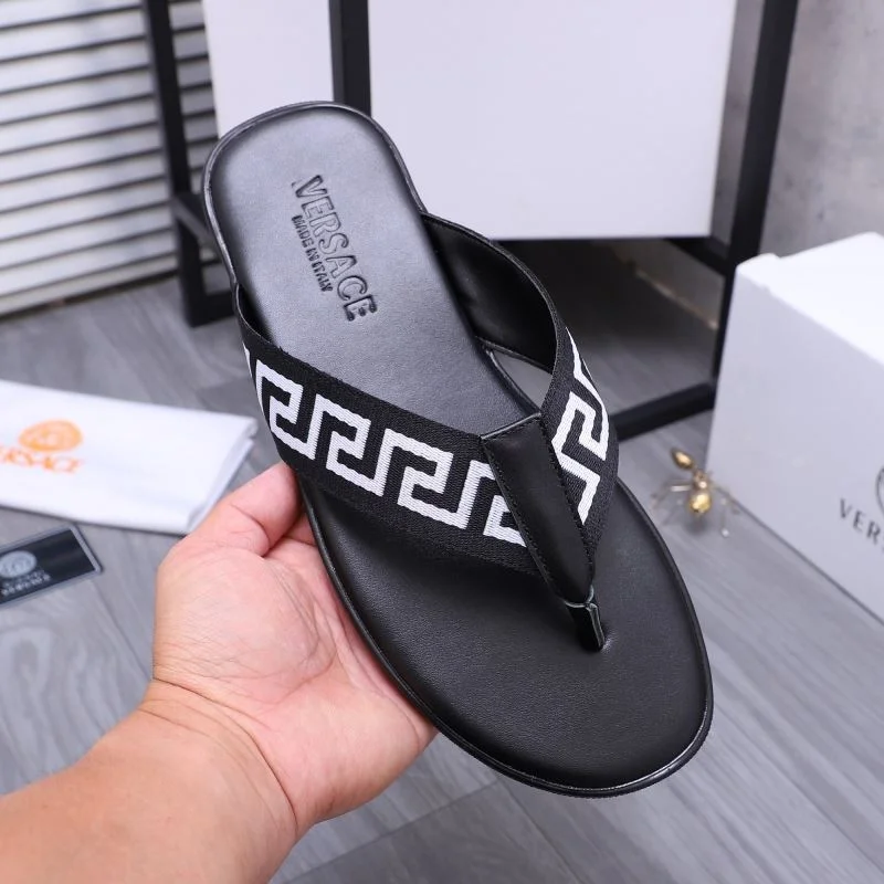 Accurate model Versace Slippers