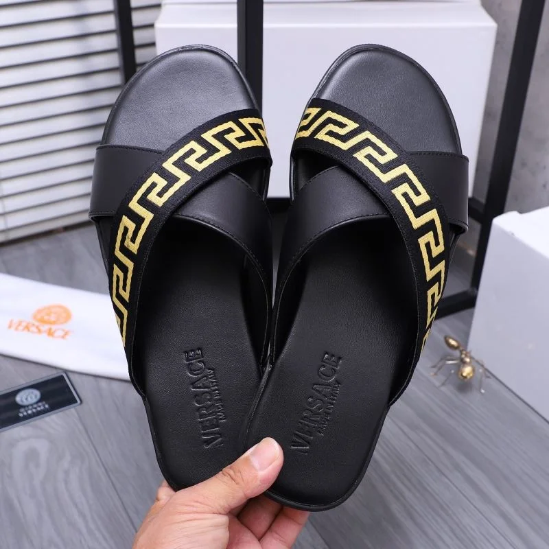 Low-cost Versace Slippers