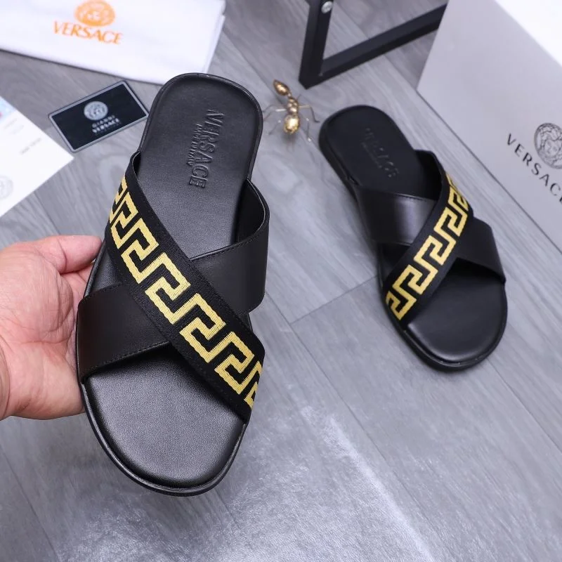 Low-cost Versace Slippers