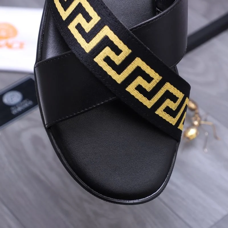 Low-cost Versace Slippers