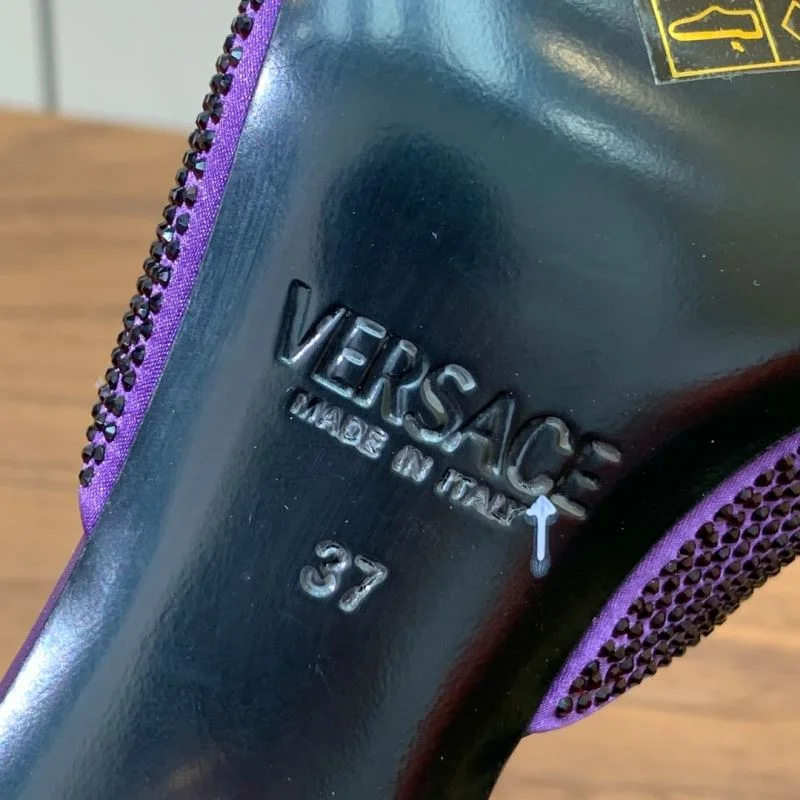 Low-cost Versace Slippers
