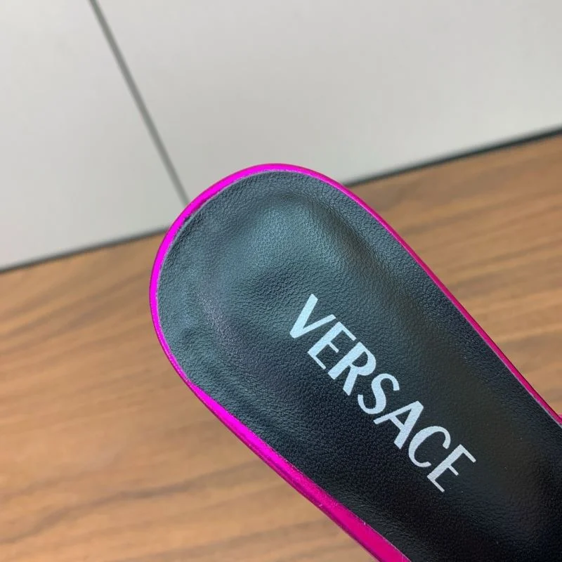 Low-cost Versace Slippers