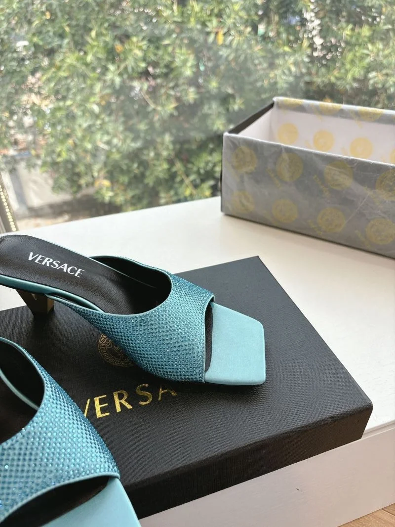 Top mirror Versace Slippers