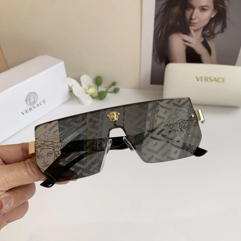 Accurate model Versace Sunglasses