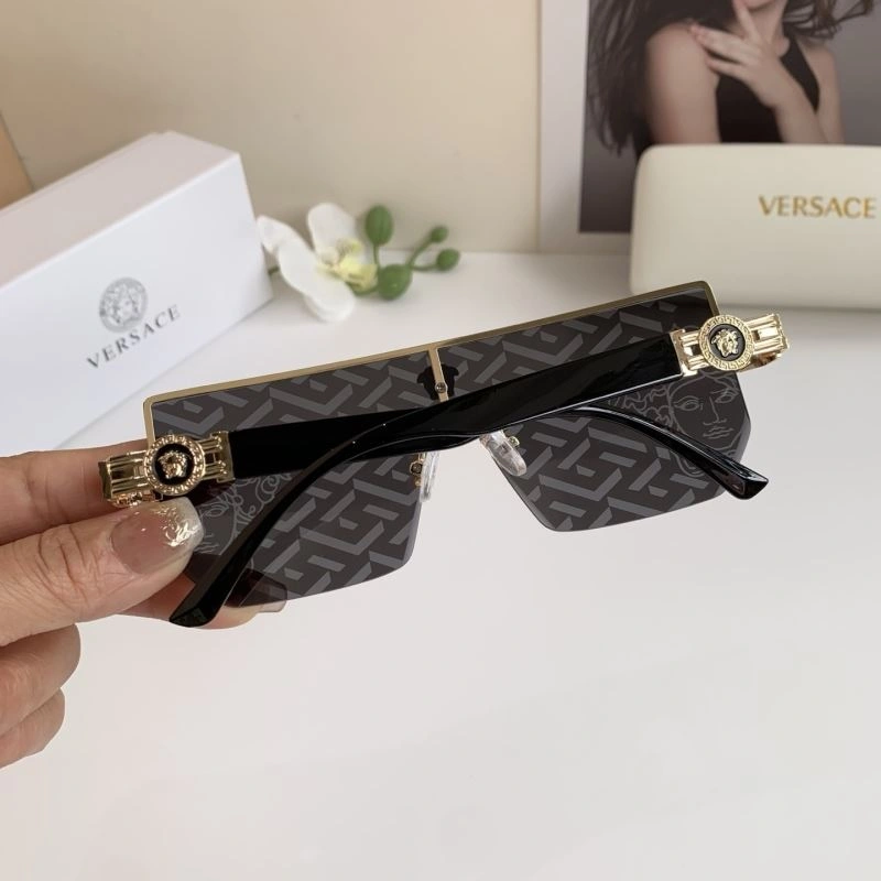 Accurate model Versace Sunglasses