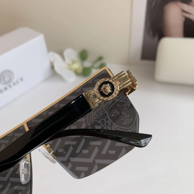 Accurate model Versace Sunglasses