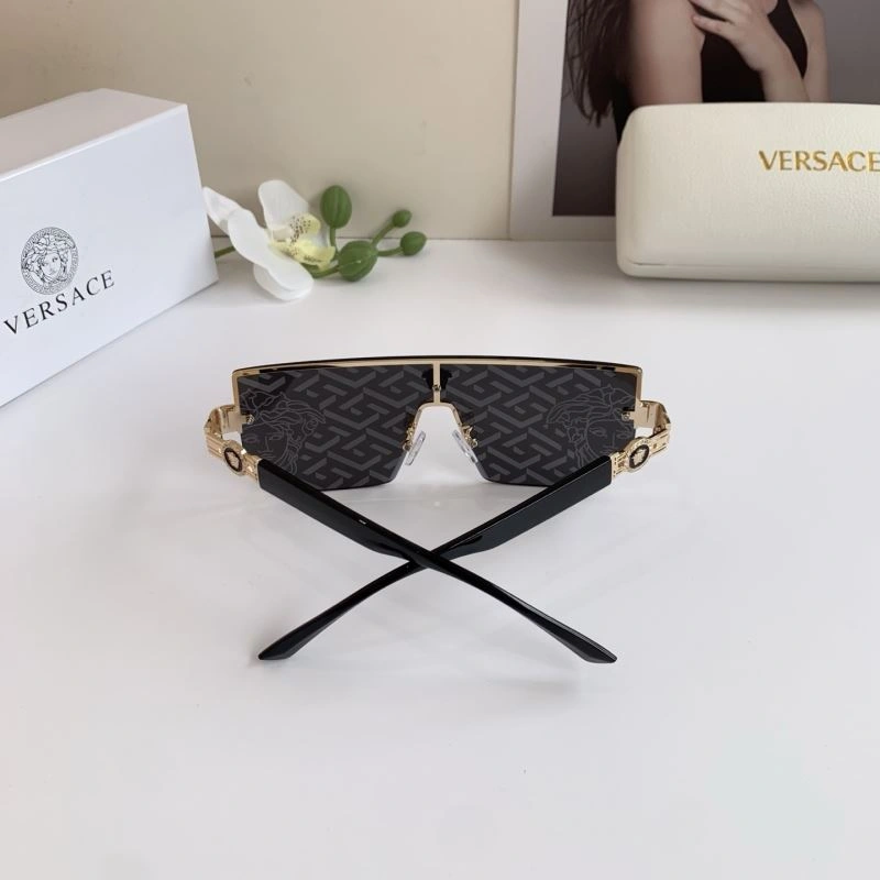 Accurate model Versace Sunglasses