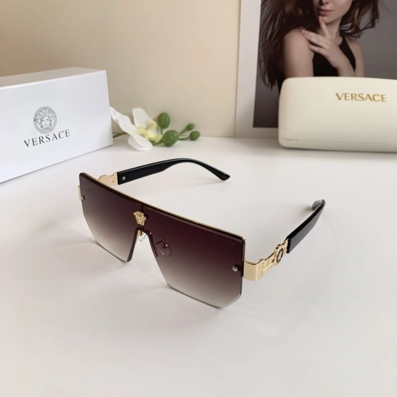 Accurate model Versace Sunglasses
