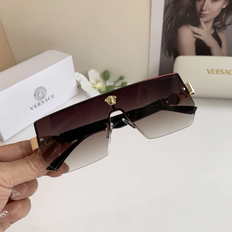 Accurate model Versace Sunglasses