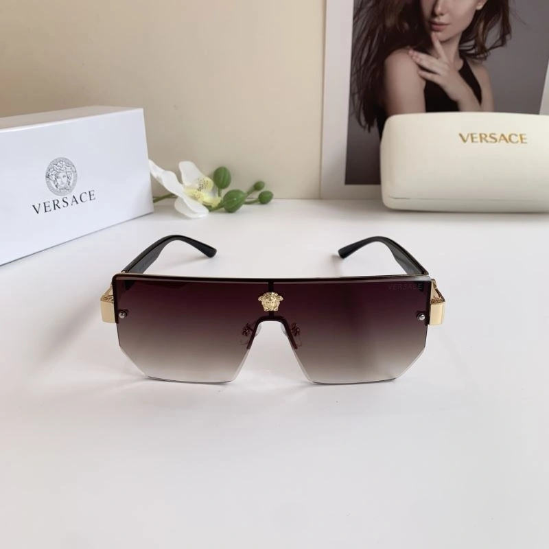Accurate model Versace Sunglasses