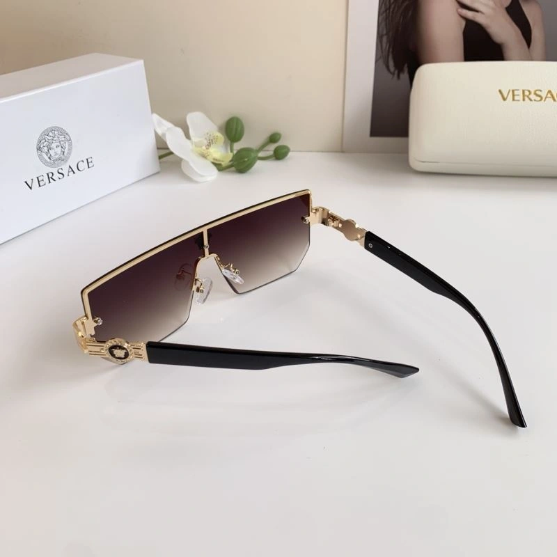Accurate model Versace Sunglasses