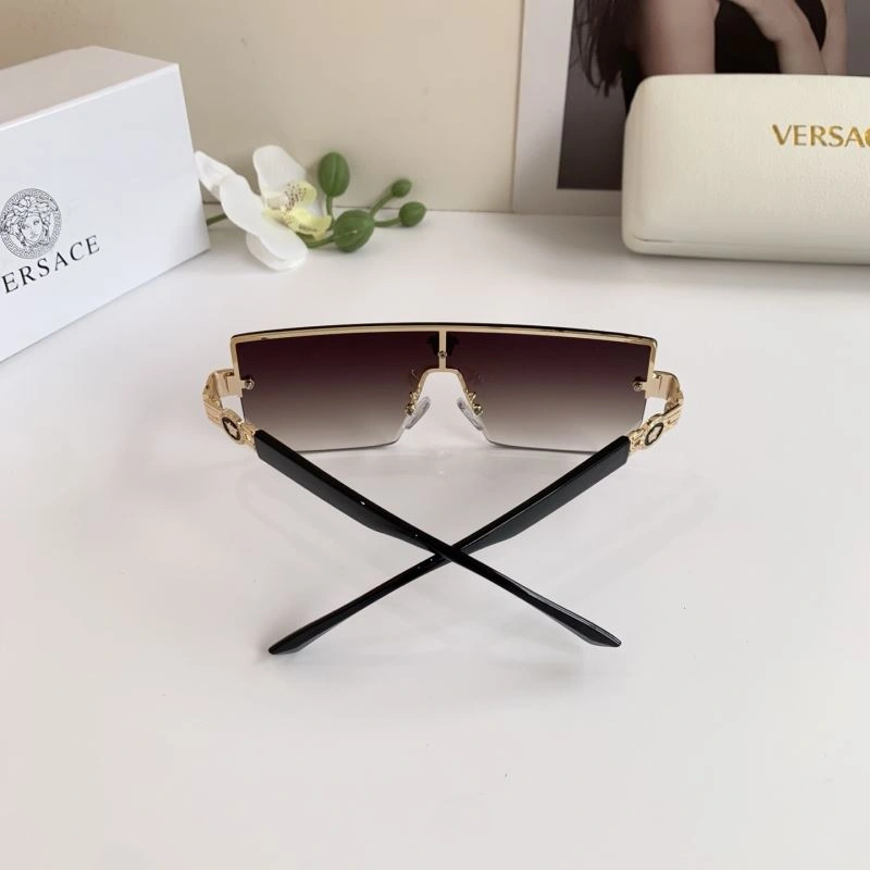 Accurate model Versace Sunglasses