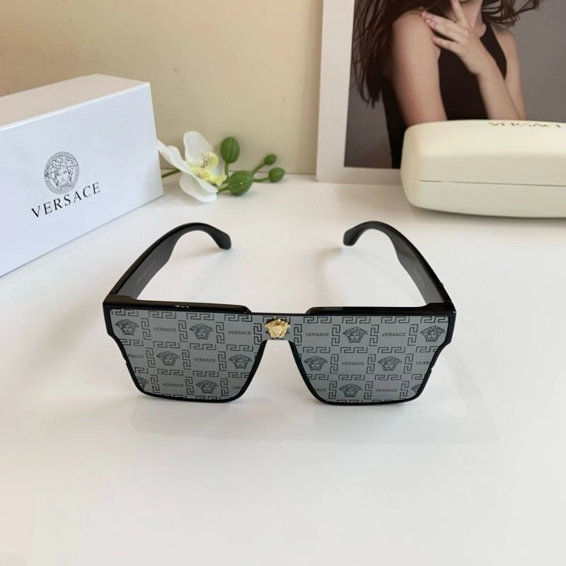 Low-cost Versace Sunglasses