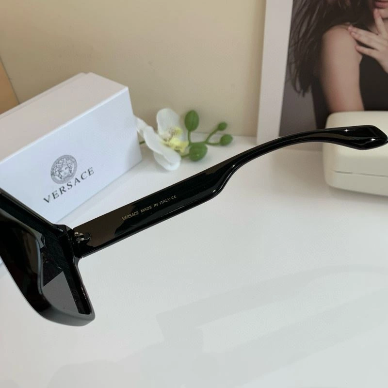 Low-cost Versace Sunglasses