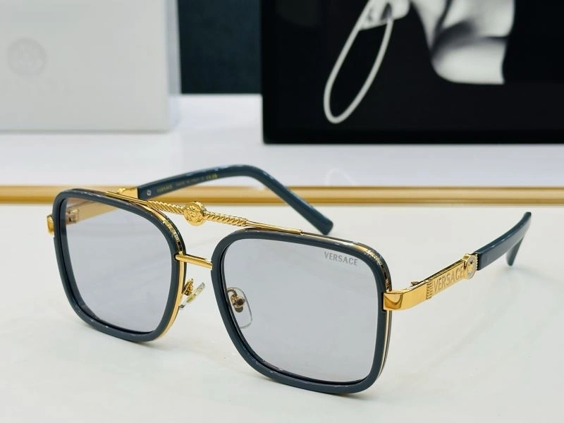 Accurate model Versace Sunglasses