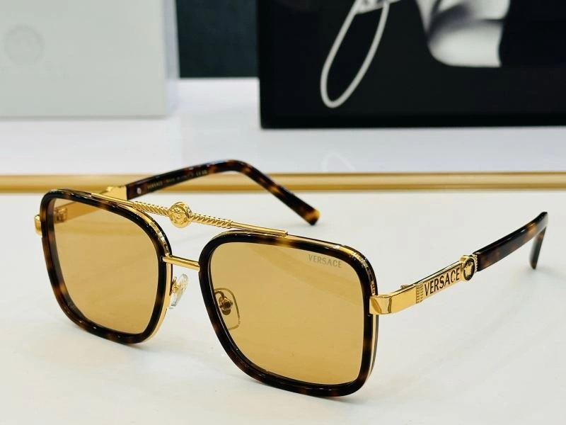 Accurate model Versace Sunglasses