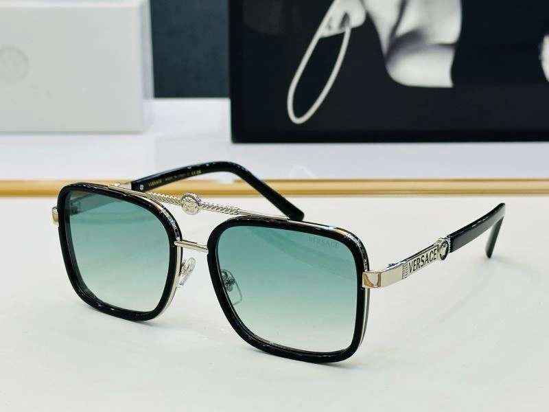 Accurate model Versace Sunglasses
