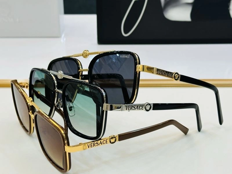 Accurate model Versace Sunglasses
