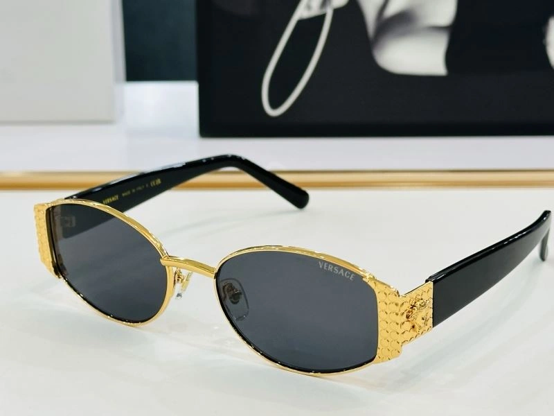 Accurate model Versace Sunglasses