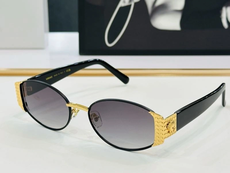 Accurate model Versace Sunglasses